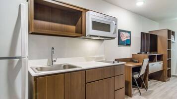 Geladeira grande, micro-ondas