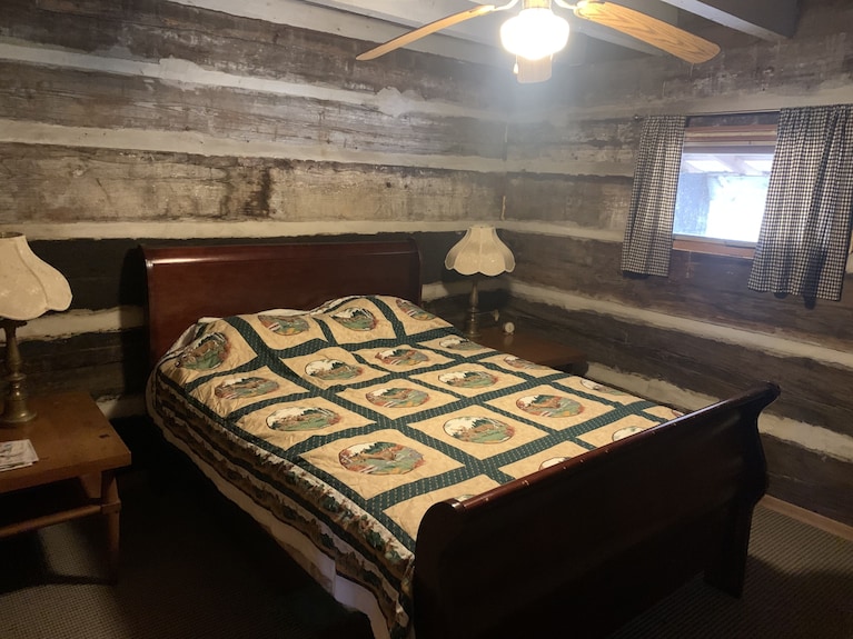 Two Brothers Cabin Near The Tennessee River And Blythes Ferry Landing - Chickamauga Lake, TN