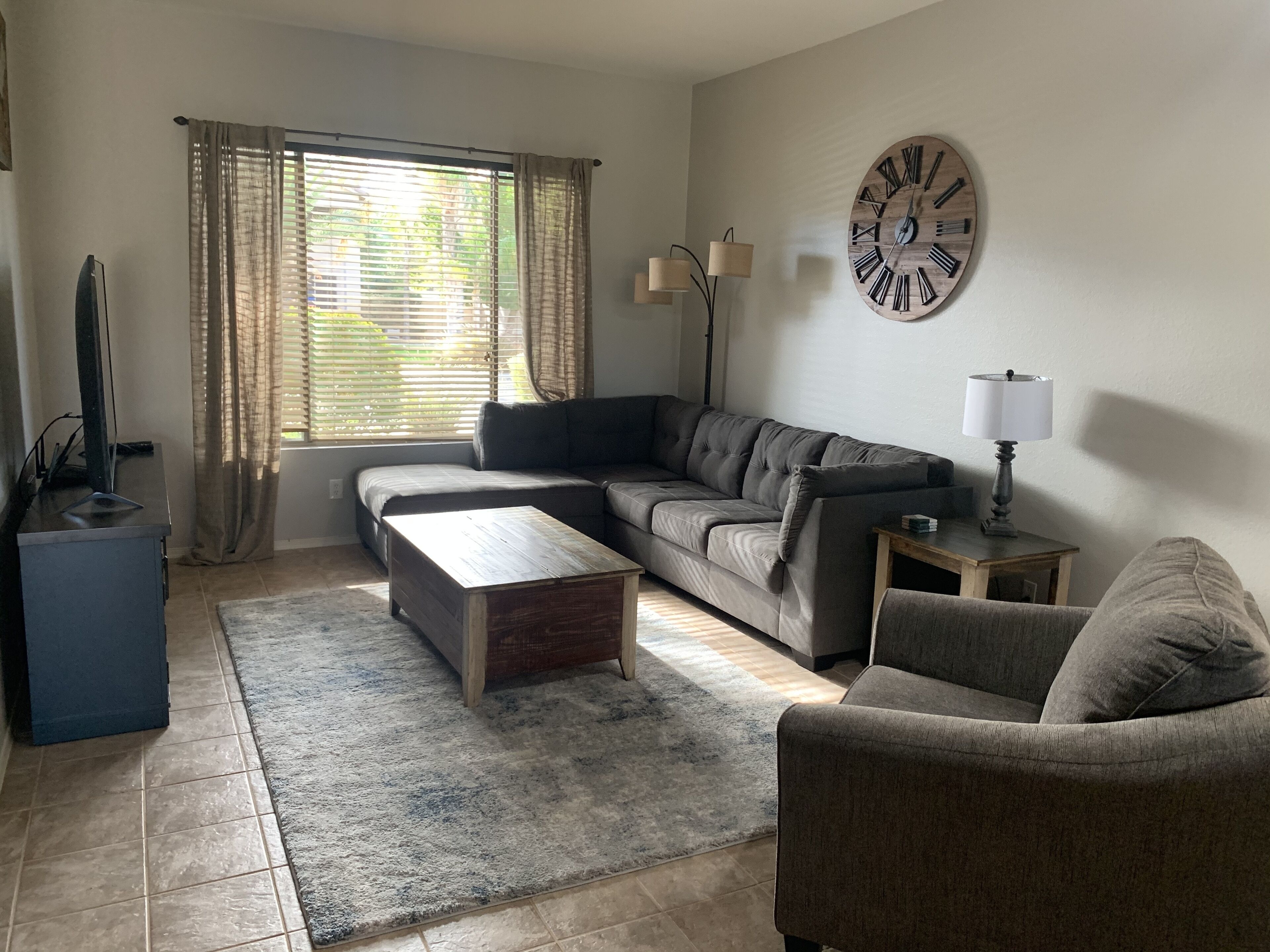 Four Bedroom Home On Golf Course. - Mesa, AZ