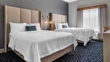 Quarto, 2 camas Queen, para não fumantes (Wing Building) | Ferros/tábuas de passar roupa, Wi-Fi de cortesia