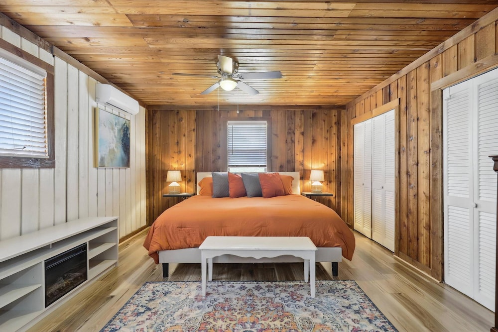 Summer Special! Take 20% Off June - August Stays! - Granbury, TX