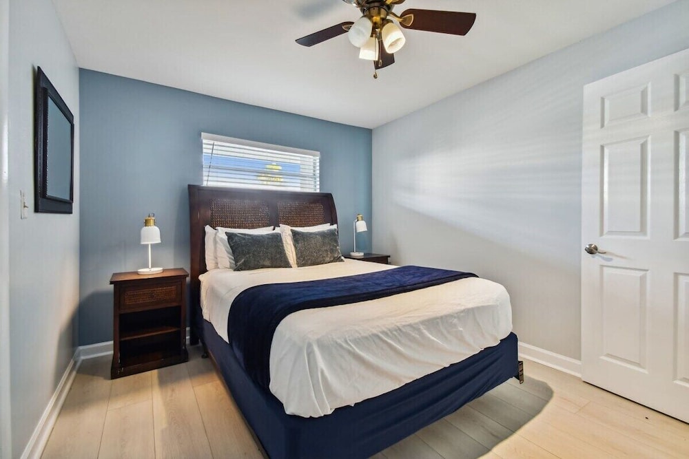 Oceanfront Condo: Beach, Balcony & Stunning Views! - Indian Rocks Beach, FL