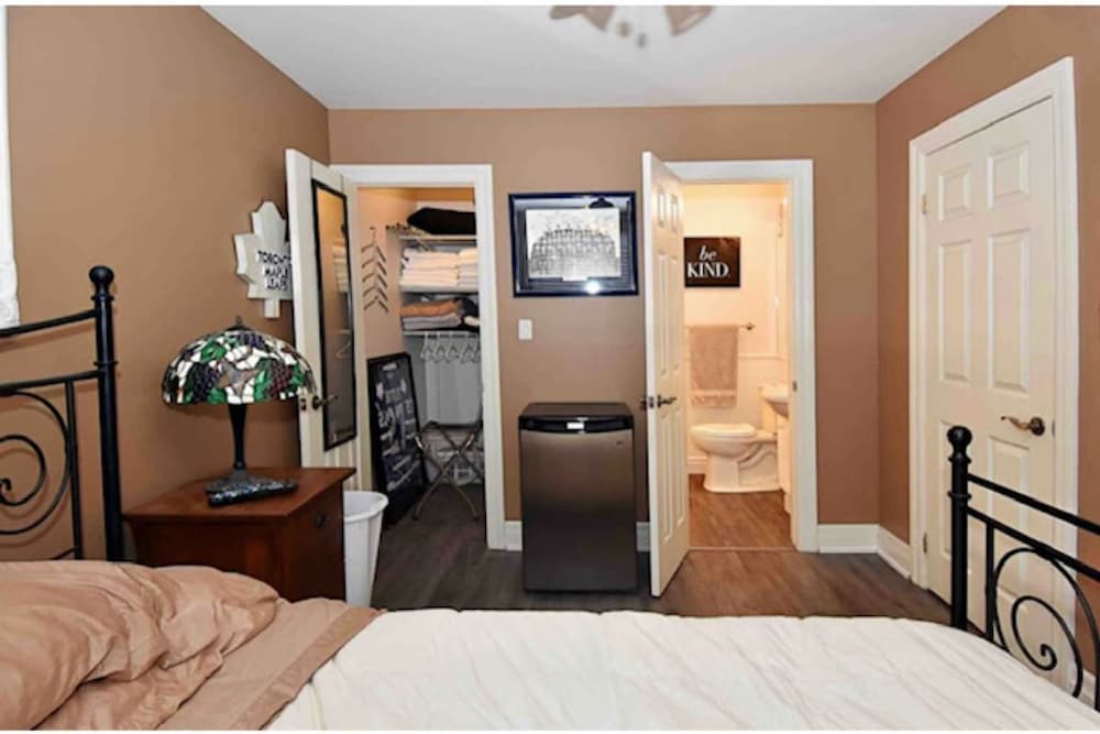 2 Bedroom Plus Office Executive Bungalow In West Rouge - Pickering