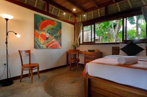 Jungle Wooden Villa, 3 Br, Ubud With Staff - Bali