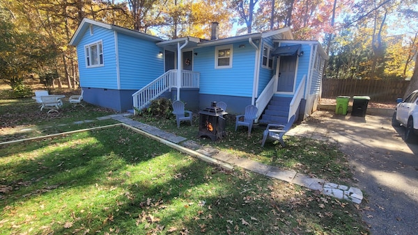 3 Bedroom 2 Bath, 7 Minutes From Downtown Apex - Apex, NC