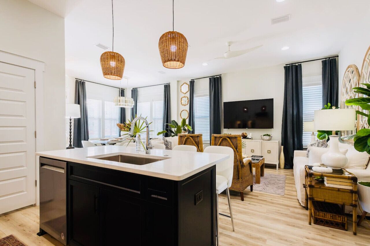 Sleeps 15 Lux Vacation Backyard Paradise. 3 Min To Beach Heated Pool - Panama City Beach, FL