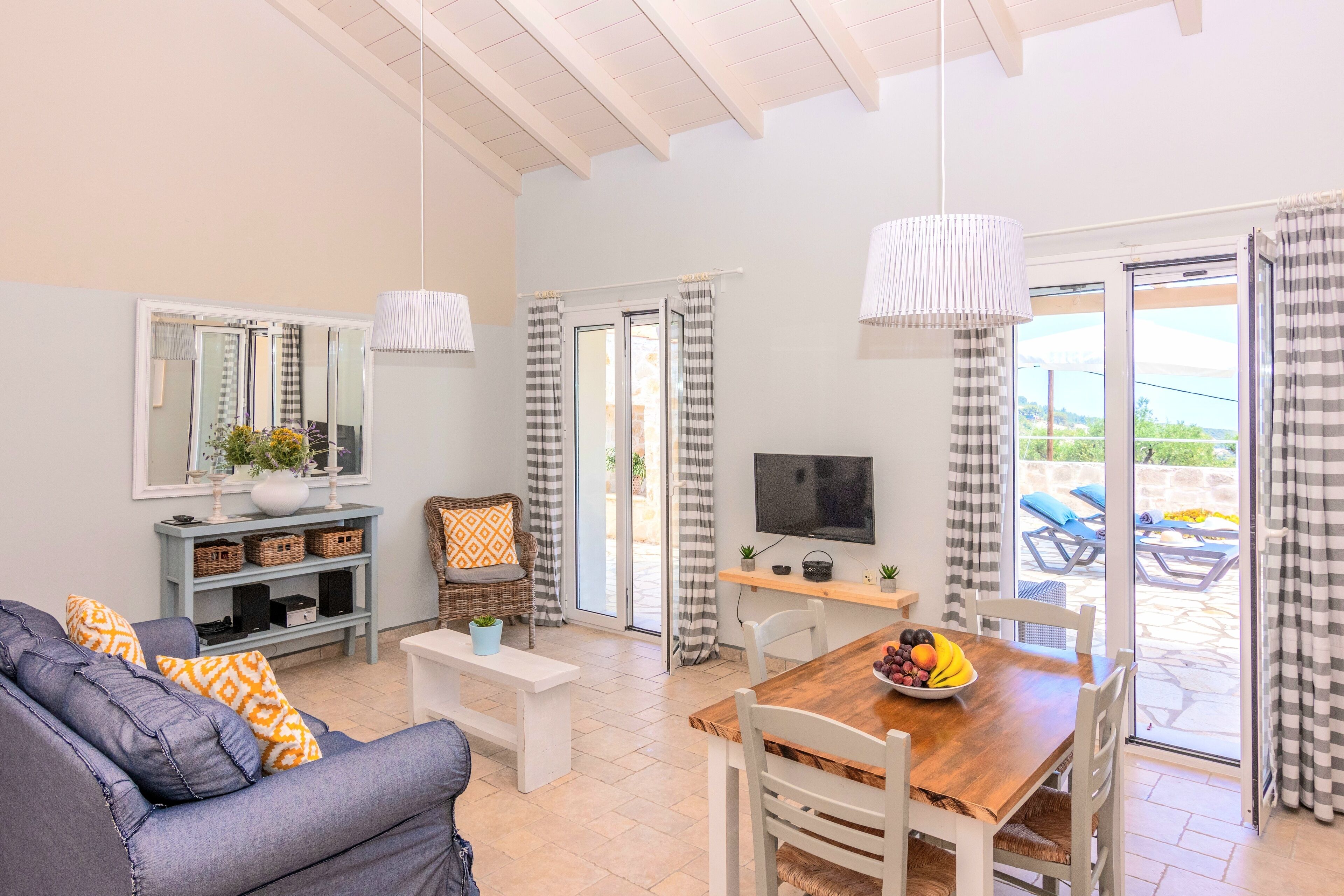 Charming Villa With Pool, Sea Views, Bbq, Verandah Amongst The Olive Groves - Paxi