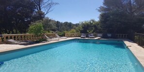 Piscina exterior sazonal 