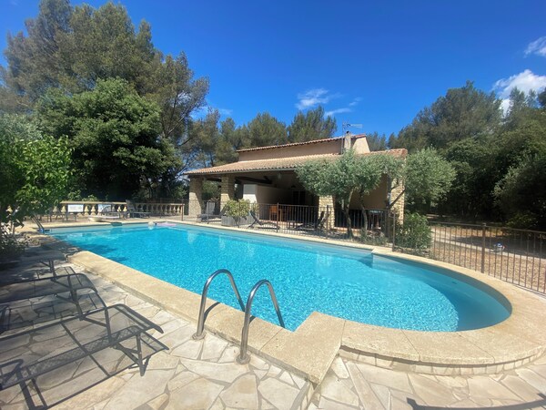 Le Domaine D'alèzen - Bouches-du-Rhône