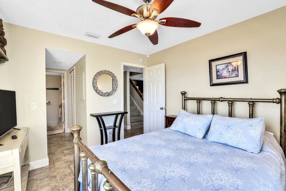 Oceanfront Condo With Shared Pool And Hot Tub, Ocean View, And High-speed Wifi - Cape Canaveral, FL