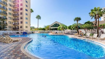Piscina interior, piscina exterior
