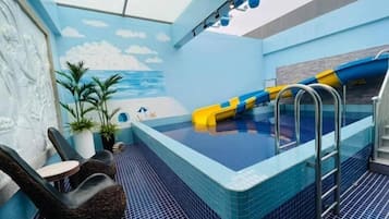 Quarto Quádruplo de Luxo, piscina privativa | Minibar grátis, com decoração personalizada