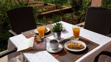 Apartamento (Two Bedroom Apartment) | Terraço/pátio