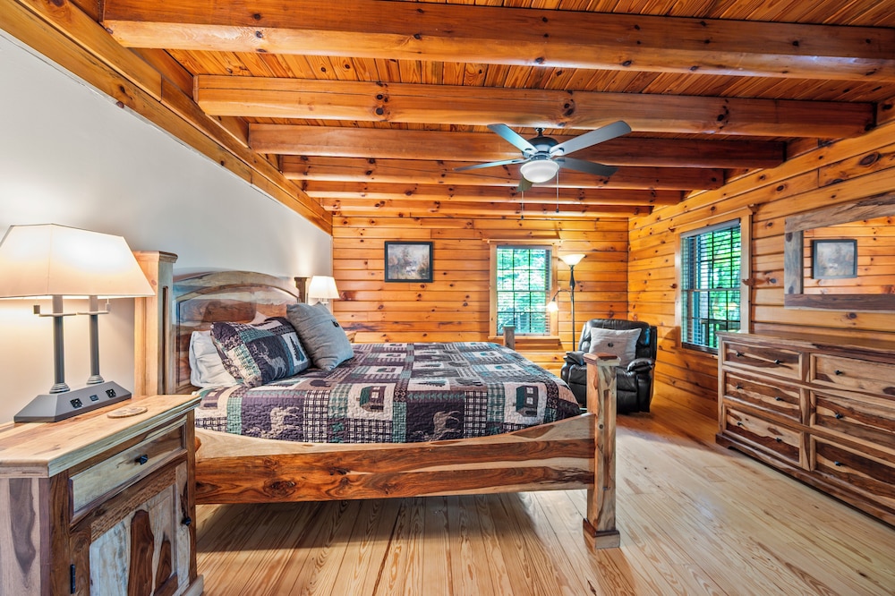 The Lodge At Pine Haven, Where Your Family Can Make Memories That Last A Lifetime - Smith Mountain Lake, VA