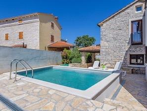 Villa | Piscina | Piscina interior, piscina exterior