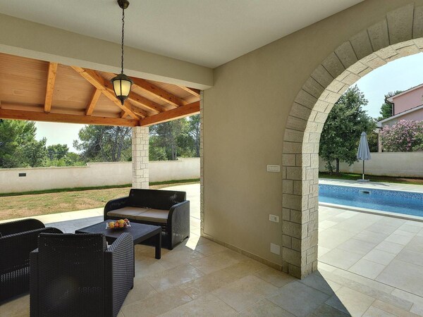 Detached Villa With Swimming Pool In The South Of Istria Near The Sea - Premantura