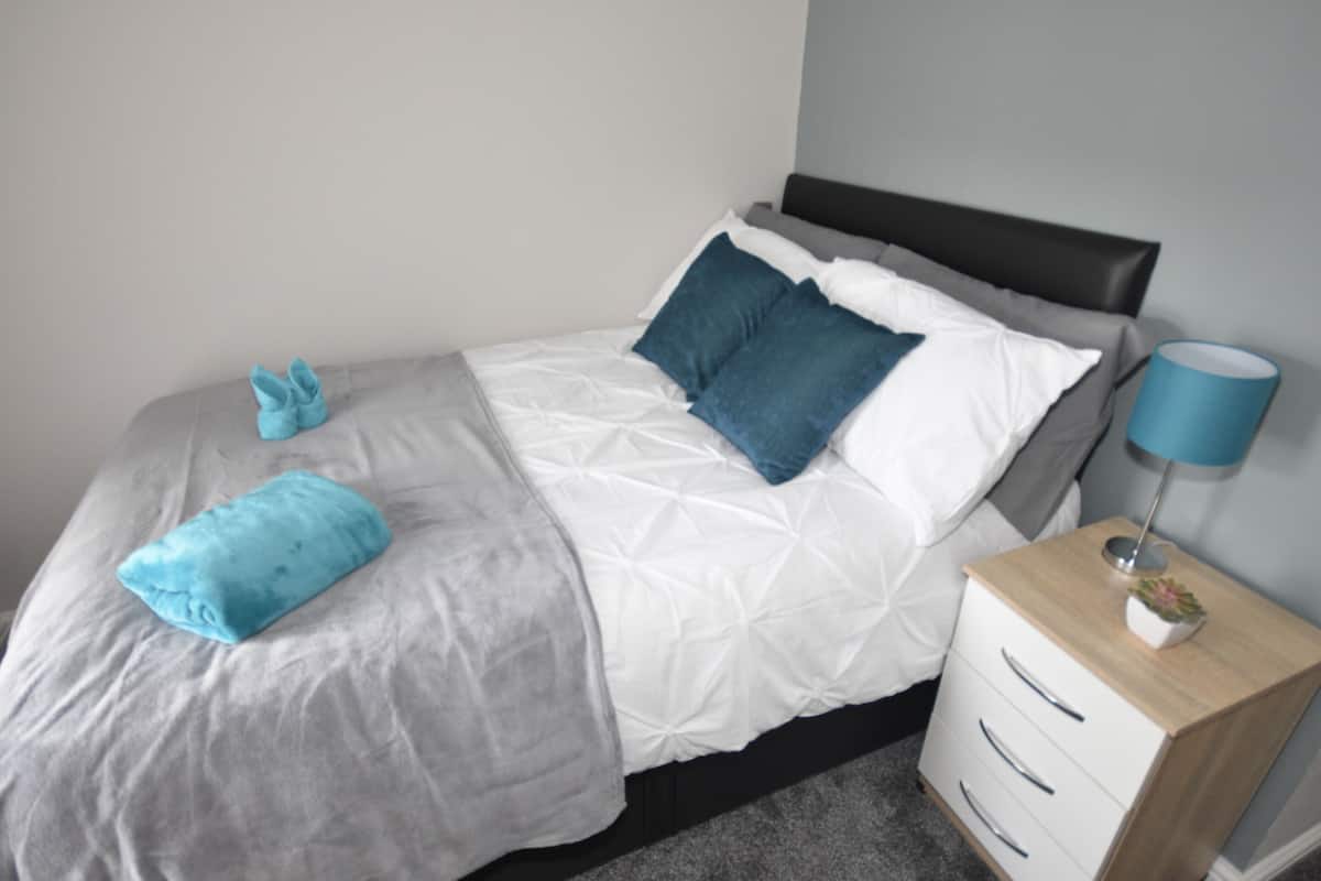 Quarto casal, banheiro compartilhado