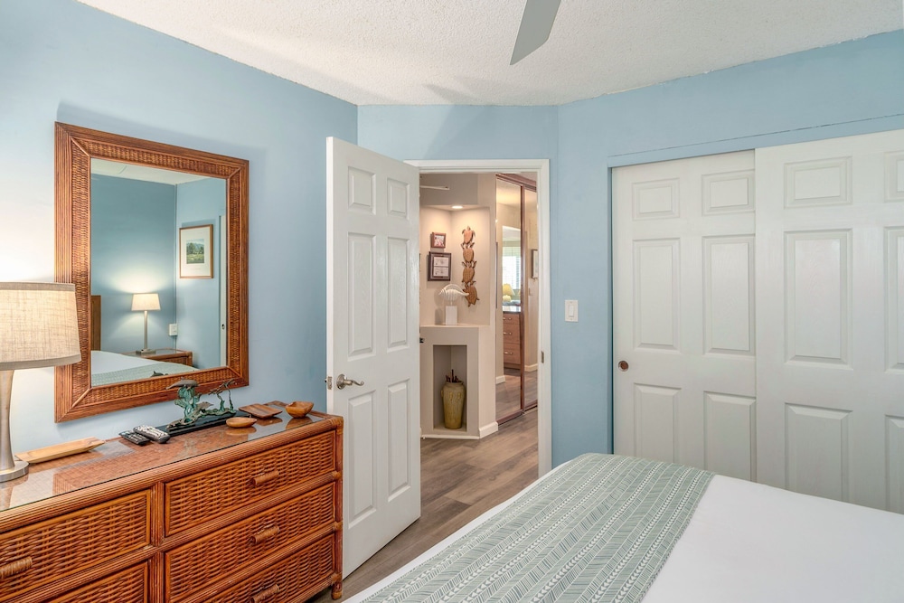 Kamaole Beach Royale 409 - Beautifully Renovated Condo & Commanding Ocean Views - Kihei, HI