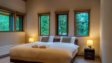 Vila luxo | 4 quartos, cofres nos quartos, ferros/tábuas de passar roupa