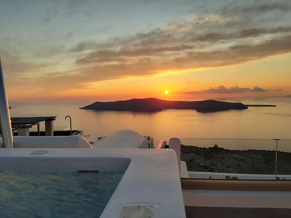 Vitsentzos Suites - Santorini