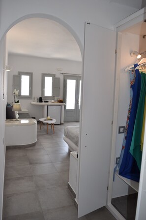 Suite Lua de Mel, banheira de hidromassagem grande, vista para o mar | 1 quarto, roupa de alta qualidade, cofre no quarto, secretária