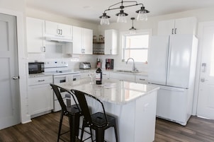 Casa, 4 quartos | Cozinha privada | Um forno