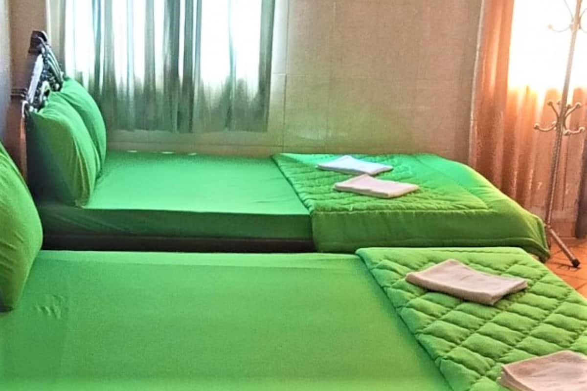 Quarto Quádruplo Superior | Secretária, Wi-fi grátis, roupa de cama fornecida