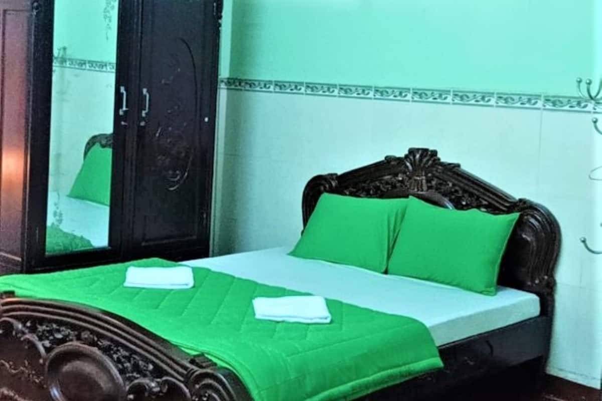 Quarto Duplo Superior | Secretária, Wi-fi grátis, roupa de cama fornecida