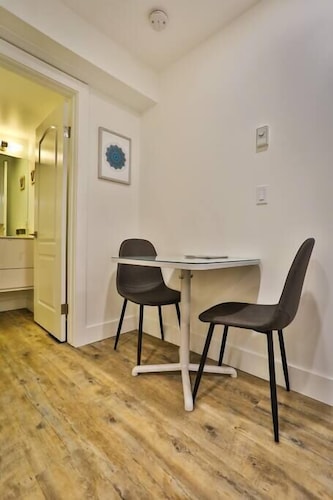Comfort Queen Suite With Kitchenette - Fernie