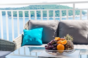 Apartamento (Two Bedroom Apartment - 1 Veliki) | Sacada