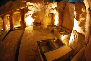 Salas para tratamentos a dois, sauna seca, banheira de hidromassagem