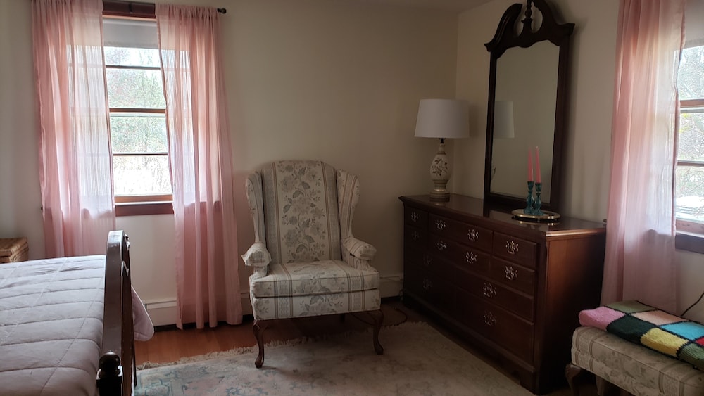 Scituate, Ma: Experience Coastal Charm In A 3-bedroom Family-friendly Home. - Scituate, MA