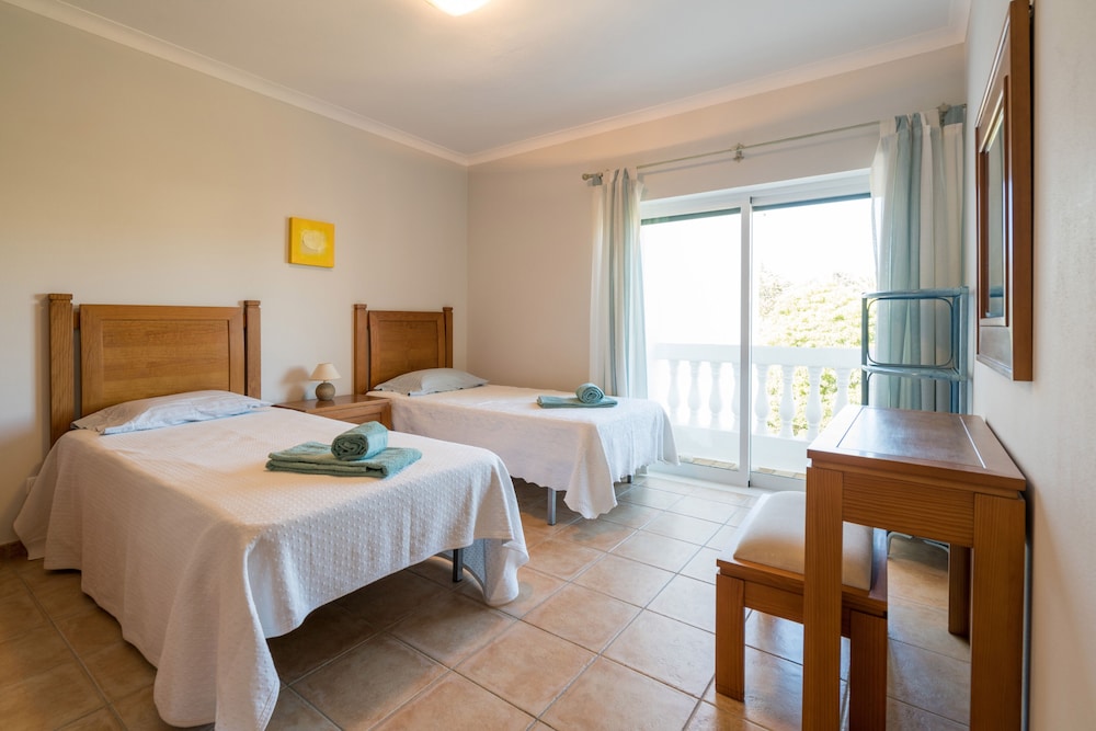 A Fantastic Top Floor, 2 Bed Roomed Apartment With The Greatest Sea Views. - Praia da Luz