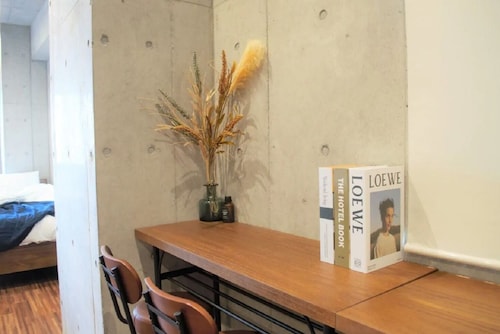 5f　みんなでダーツ！大人数でお得に！大型スクリーン、カラオケ完備の遊べるホテル！ - Harajuku