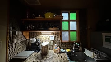 Suite-Estúdio Presidencial, não fumadores | Cozinha privada | Um frigorífico no espaço comum, um micro-ondas no espaço comum