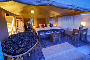 Barraca superluxo | Cofres nos quartos, ferros/tábuas de passar roupa, roupa de cama