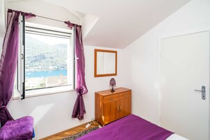 Estúdio (Studio Apartment with Balcony and Sea)