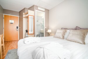 Quarto Duplo Superior | Roupa hipoalergénica, minibar, secretária 