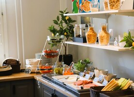 Café da manhã com buffet todos os dias (EUR 12 por pessoa) 