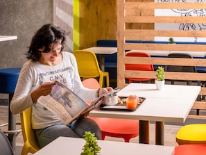 Café da manhã com buffet todos os dias mediante uma taxa