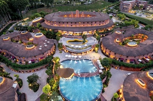 Quarto, 1 cama king-size, varanda, vista para o lago (The Ruby Wheel) | Vista para o resort