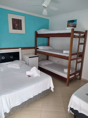 Quarto Twin Standard | Minibar, Wi-fi grátis, roupa de cama fornecida