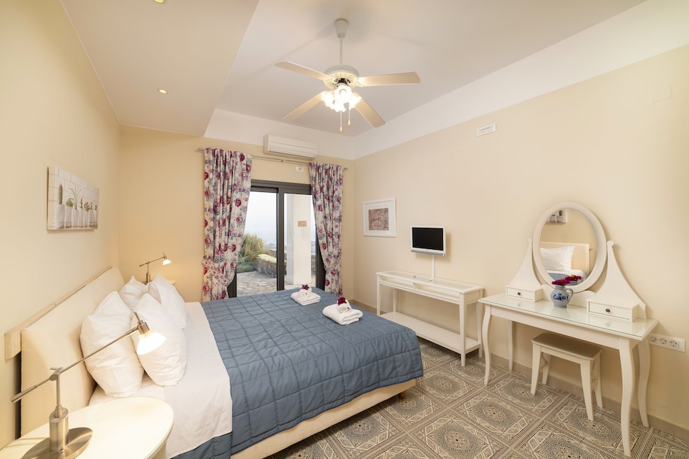 Pool, Sea View, Wlan, Well-kept Garden - Elounda