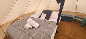 Barraca (Carys - 2 Person Bell Tent) | Individualmente decorados, individualmente mobiliados