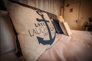 Quarto Duplo ou Twin (Bae Treardurr) | Com decoração personalizada, com mobília individualizada 