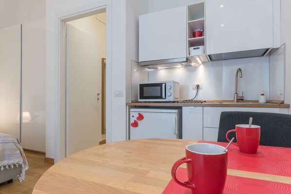 Apartamento, 5 quartos (Bilo) | Opções para refeição no quarto