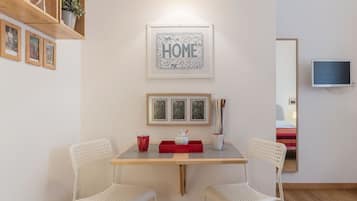 Apartamento, 5 quartos (Bilo) | Refeições no quarto