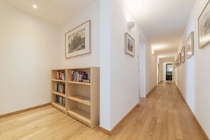 Apartamento, 5 quartos (Bilo) | Área de estar | TV de tela plana