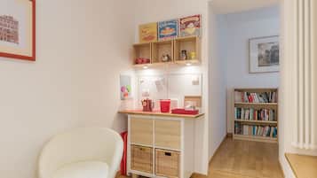Apartamento, 5 quartos (Bilo) | Sala de estar | TV de ecrã plano