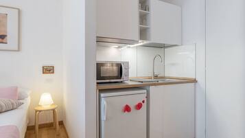 Apartamento, 5 quartos (Bilo) | Cozinha privada | Um frigorífico/congelador grande, um micro-ondas
